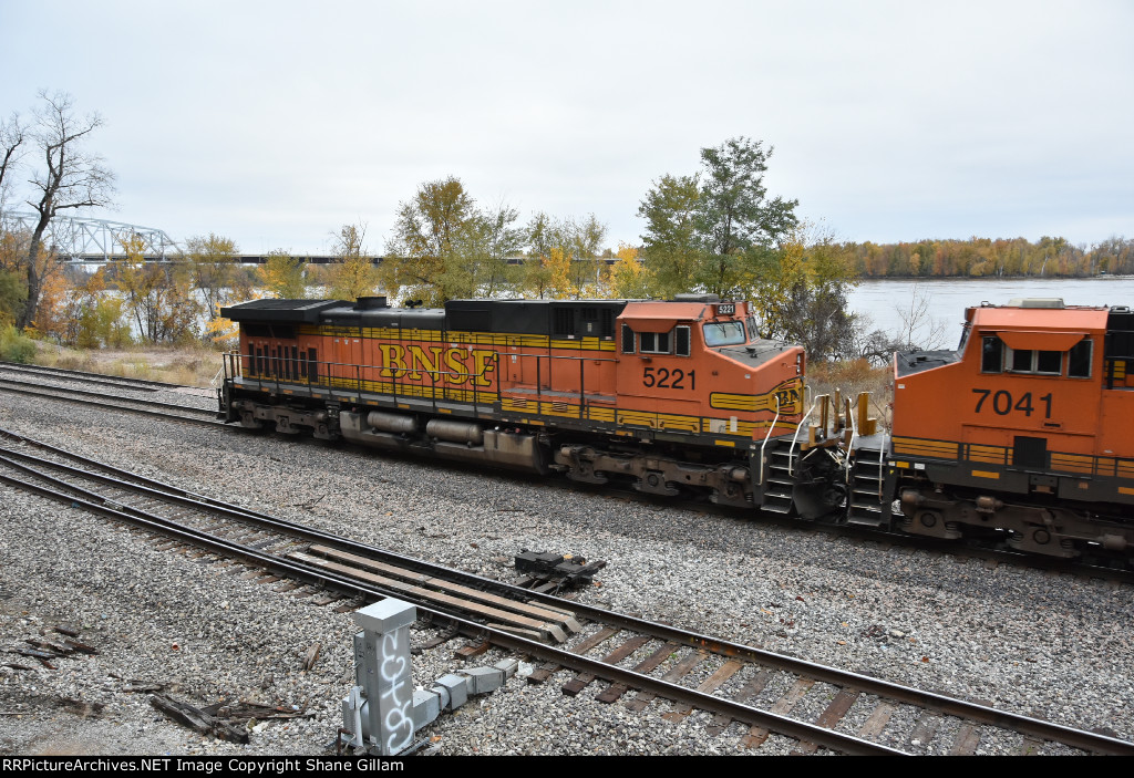 BNSF 5221 Roster shot.